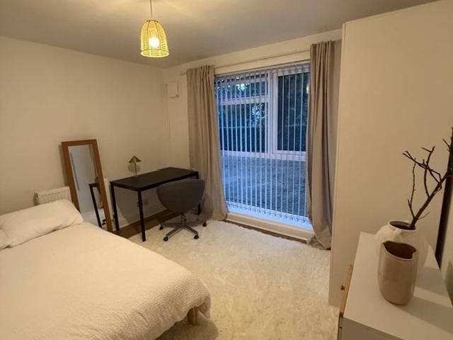 Room at Belmont Hill, Greater London