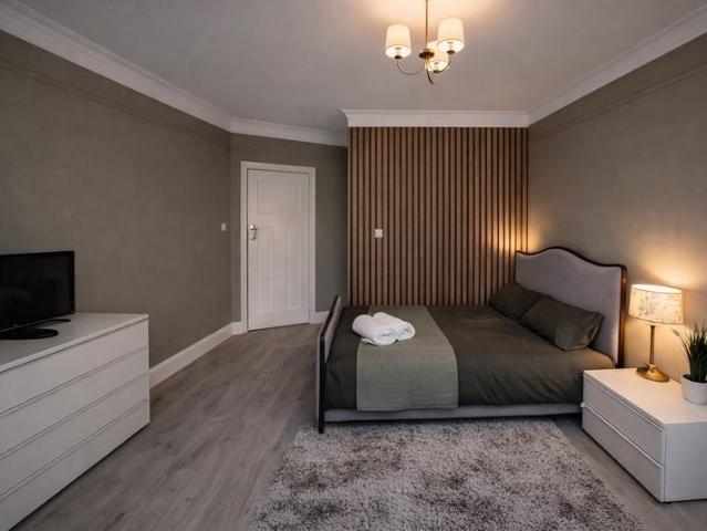 Room at Belmont Hill, Greater London