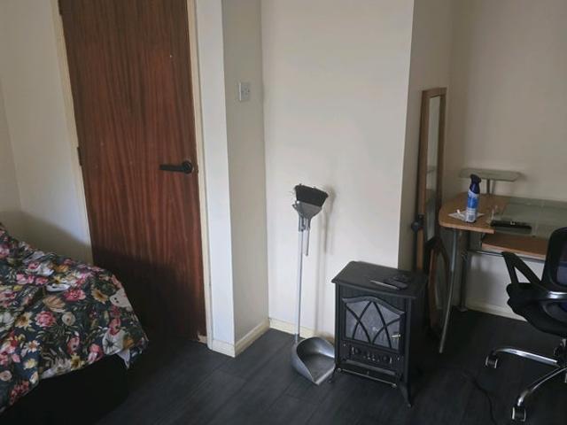 Room at Belmont Park, Greater London