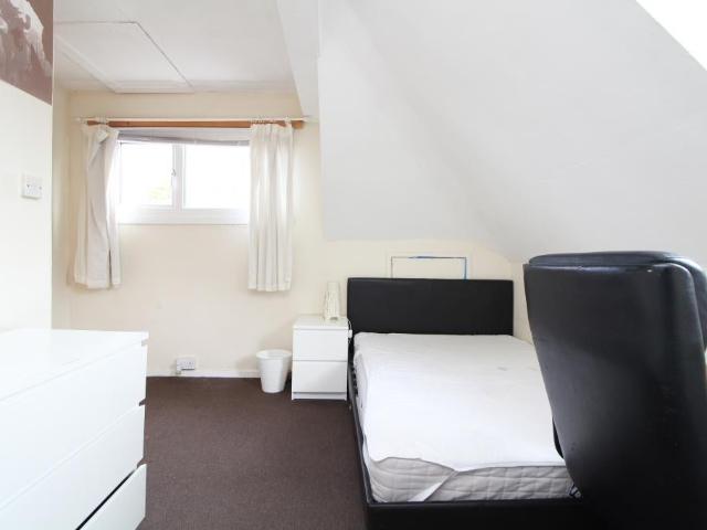 Room at Belmont Road, Southampton