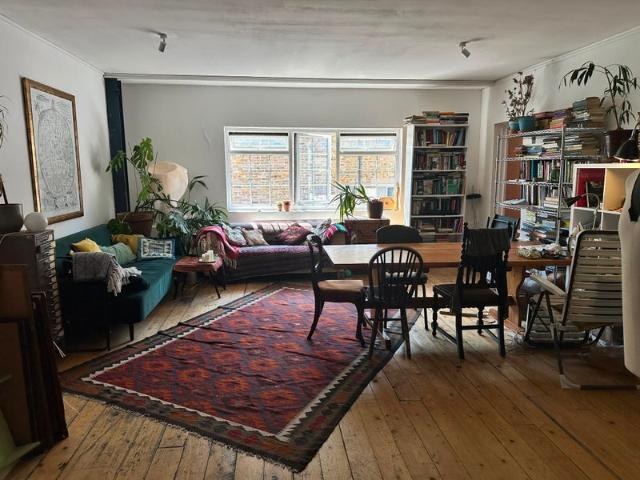 Room at Belfast Road, Greater London