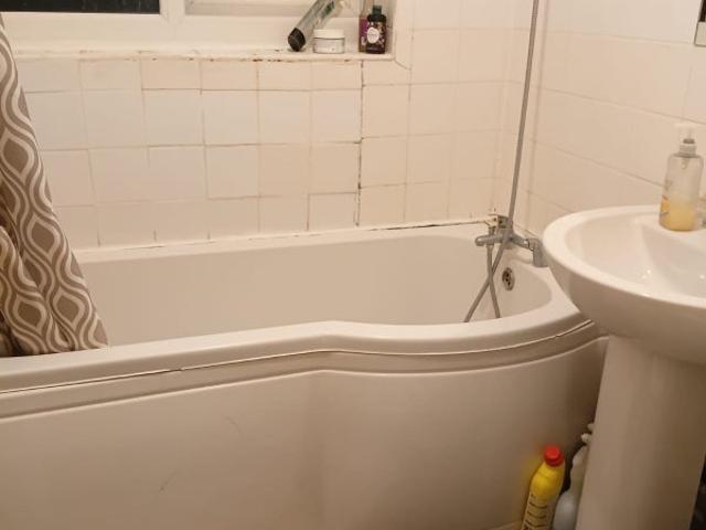 Room at Belgravia Gardens, Greater London