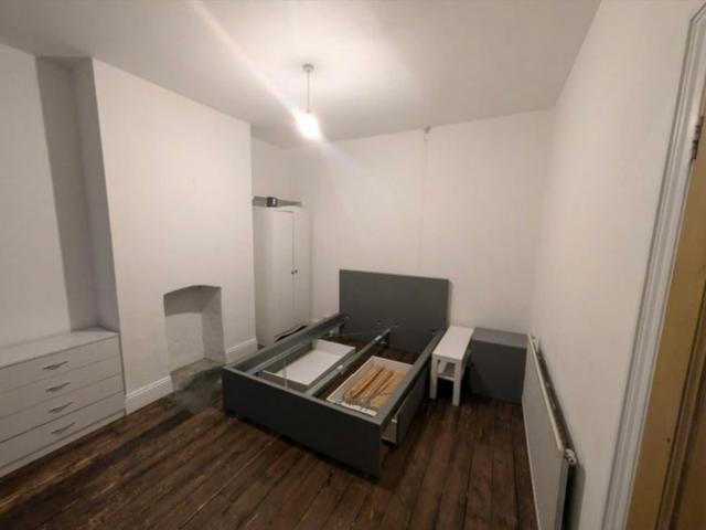 Room at Belluton Road, Bristol
