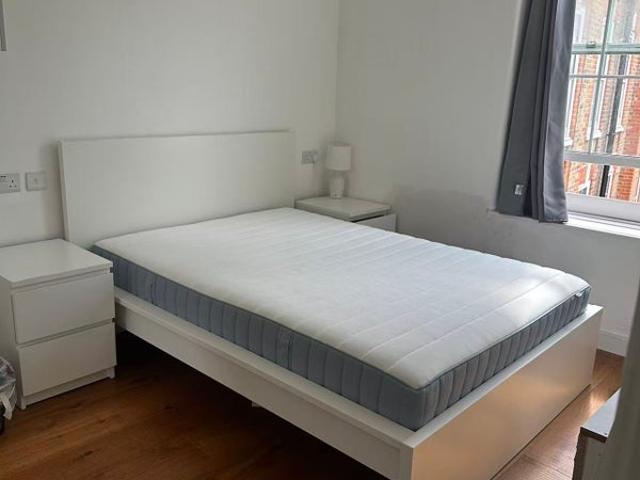 Room at Bell Lane, Greater London