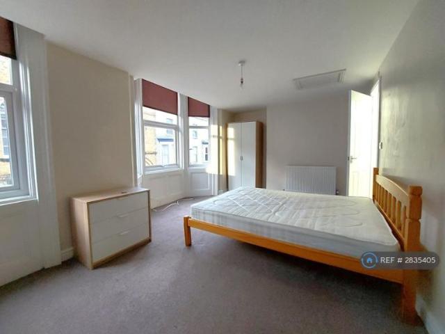 Room at Belle Vue Parade, Scarborough