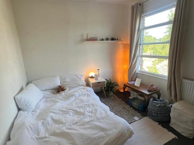 Room at Bellenden Road, Greater London