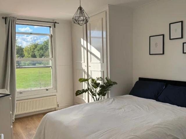 Room at Bellevue Road, Greater London