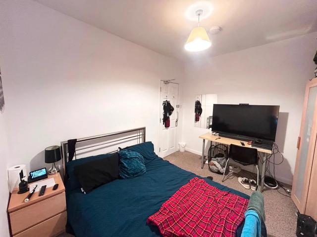 Room at Bellevue Road, Southampton