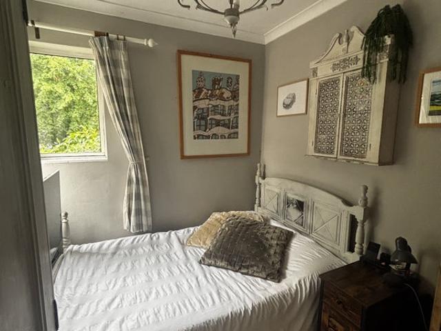 Room at Bencombe Road, Greater London