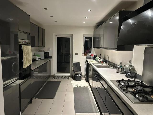 Room at Bengal Road, Greater London