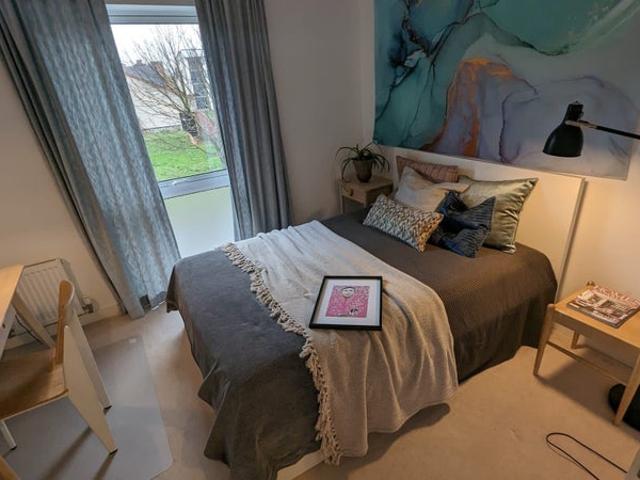 Room at Benhill Road, Greater London