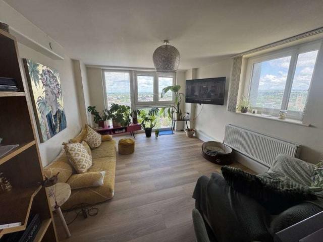 Room at Bentcliffe Way, Salford