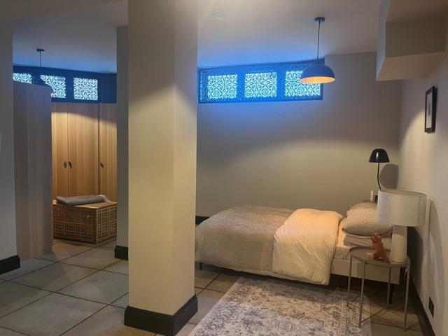 Room at Benwell Road, Greater London