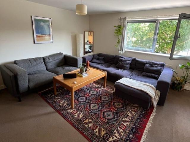 Room at Benwell Road, Greater London