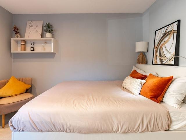 Room at Bernard Street, Southampton