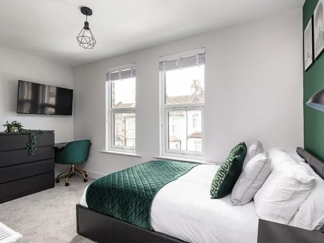 Room at Berber Road, Strood