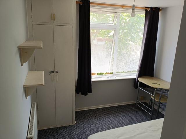 Room at Berecroft, Harlow
