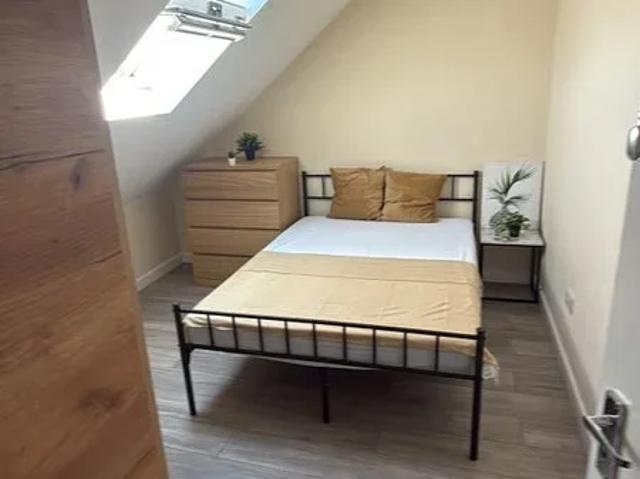 Room at Beresford Avenue, Greater London