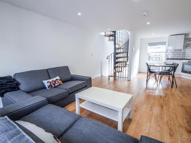 Room at Berwick Street, City of Westminster