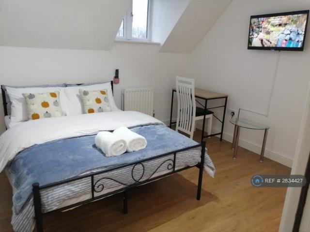 Room at Bewick Place, Peterborough