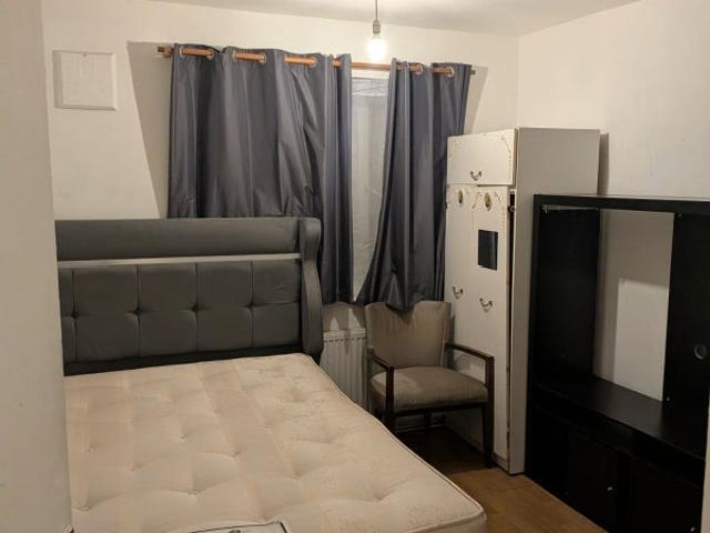 Room at Bethune Road, Greater London