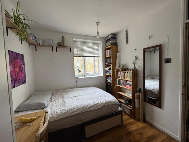 Room at Bethune Road, Greater London