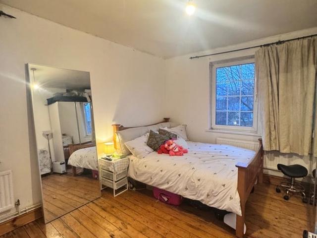 Room at Bethnal Green Estate, Greater London
