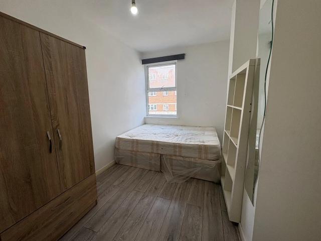 Room at Bethnal Green Road, Greater London