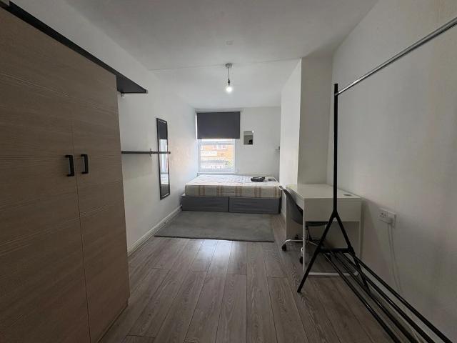 Room at Bethnal Green Road, Greater London