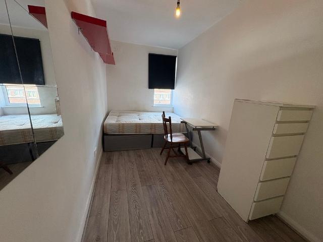 Room at Bethnal Green Road, Greater London