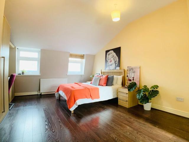 Room at Bethnal Green Road, Greater London