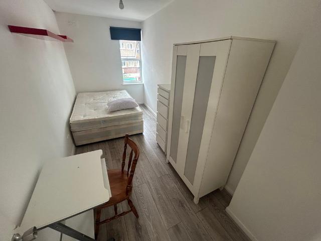 Room at Bethnal Green Road, Greater London
