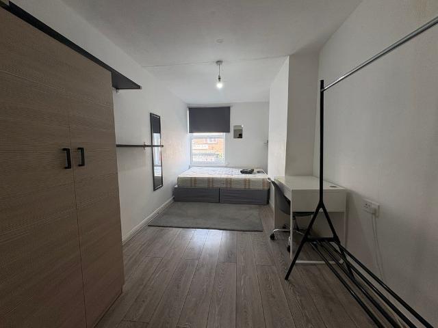 Room at Bethnal Green Road, Greater London
