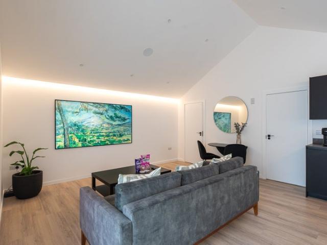 Room at Beulah Walk, Woldingham
