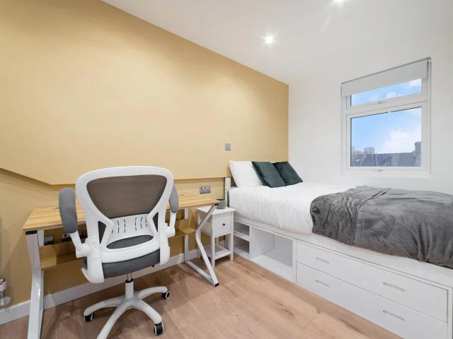 Room at Beulah Road, Greater London