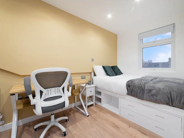 Room at Beulah Road, Greater London