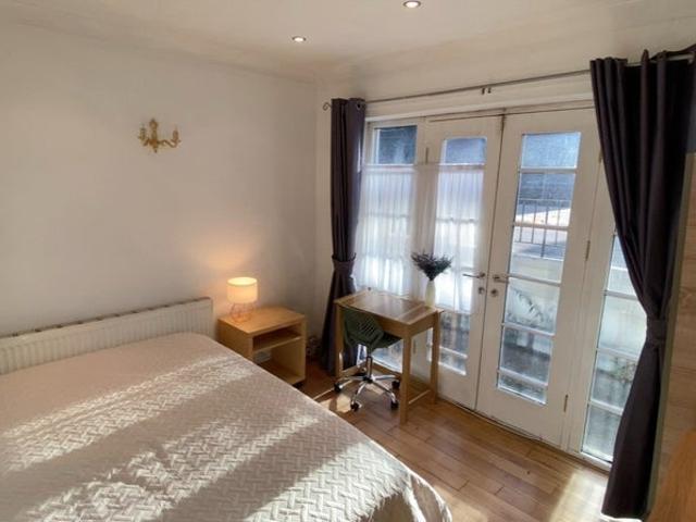 Room at Bevenden Street, Greater London