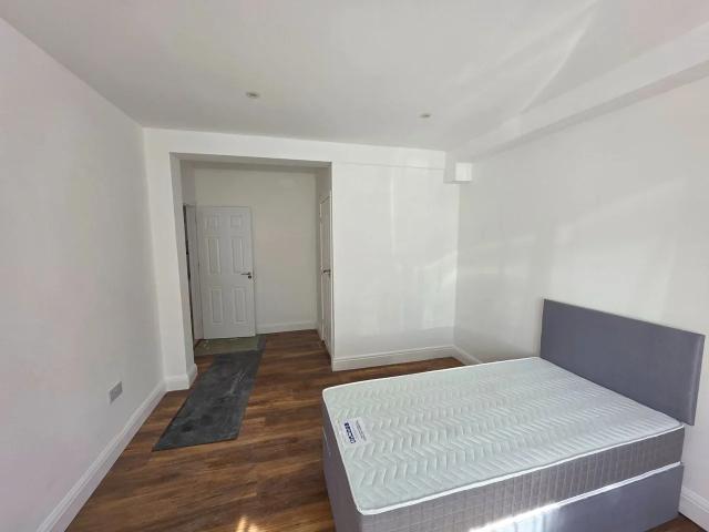 Apartment at Bideford Avenue, Greater London