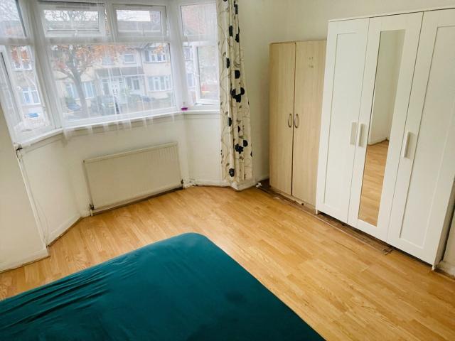 Room at Bilton Road, Greater London