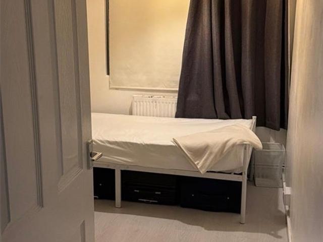 Room at Binfield Road, Greater London
