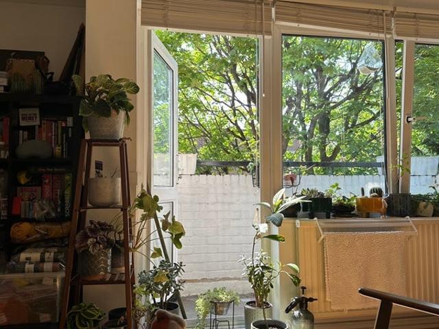Room at Bingfield Street, Greater London