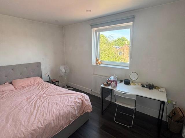 Room at Bingfield Street, Greater London