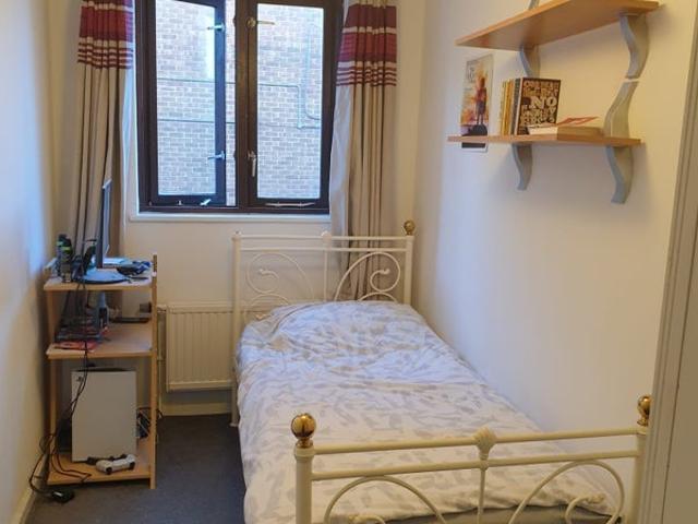 Room at Bingfield Street, Greater London