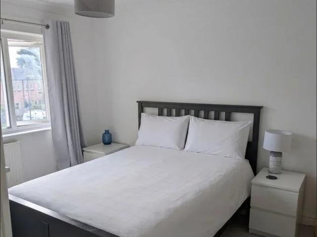 Room at Bingham Drive, Woking