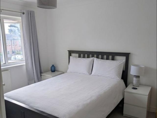 Room at Bingham Drive, Woking