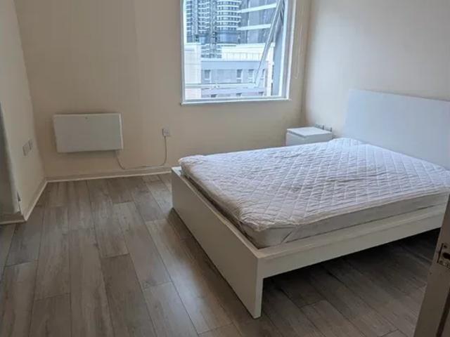 Room at Biscayne Avenue, Greater London