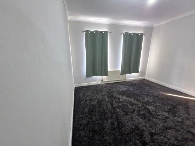 Room at Biscot Road, Luton