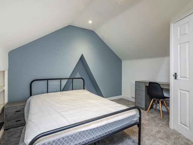 Room at Bishop Street, Mansfield