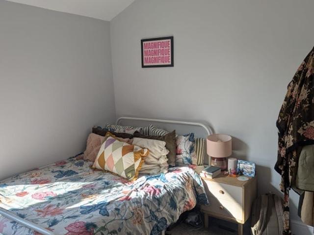 Room at Birnam Road, Greater London