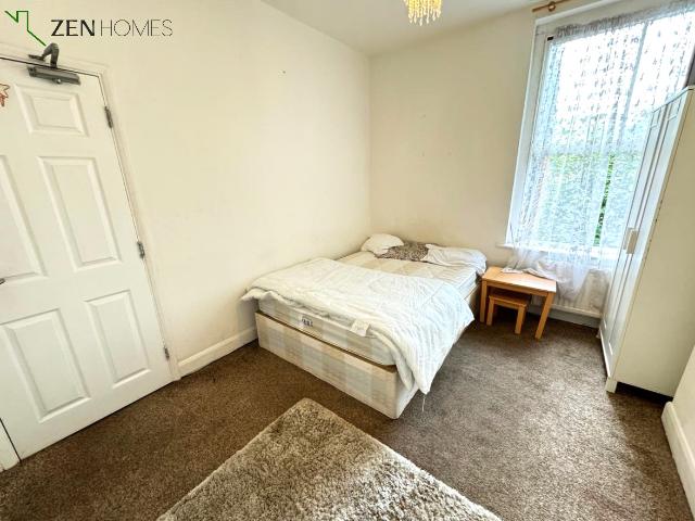 Room at Birnam Road, Greater London